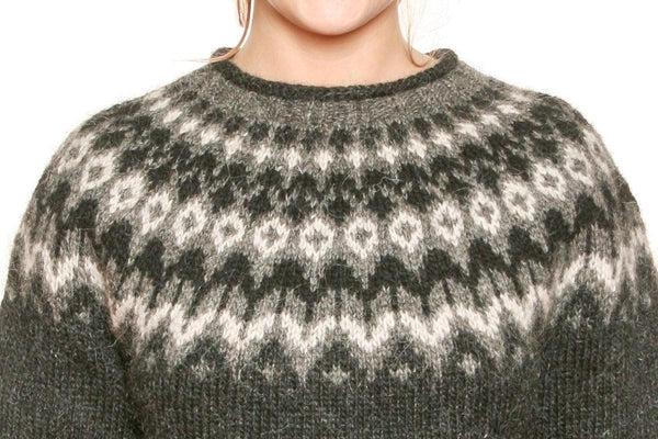 Plötulopi unspun wool from Iceland. Lopi. Free knitting pattern.