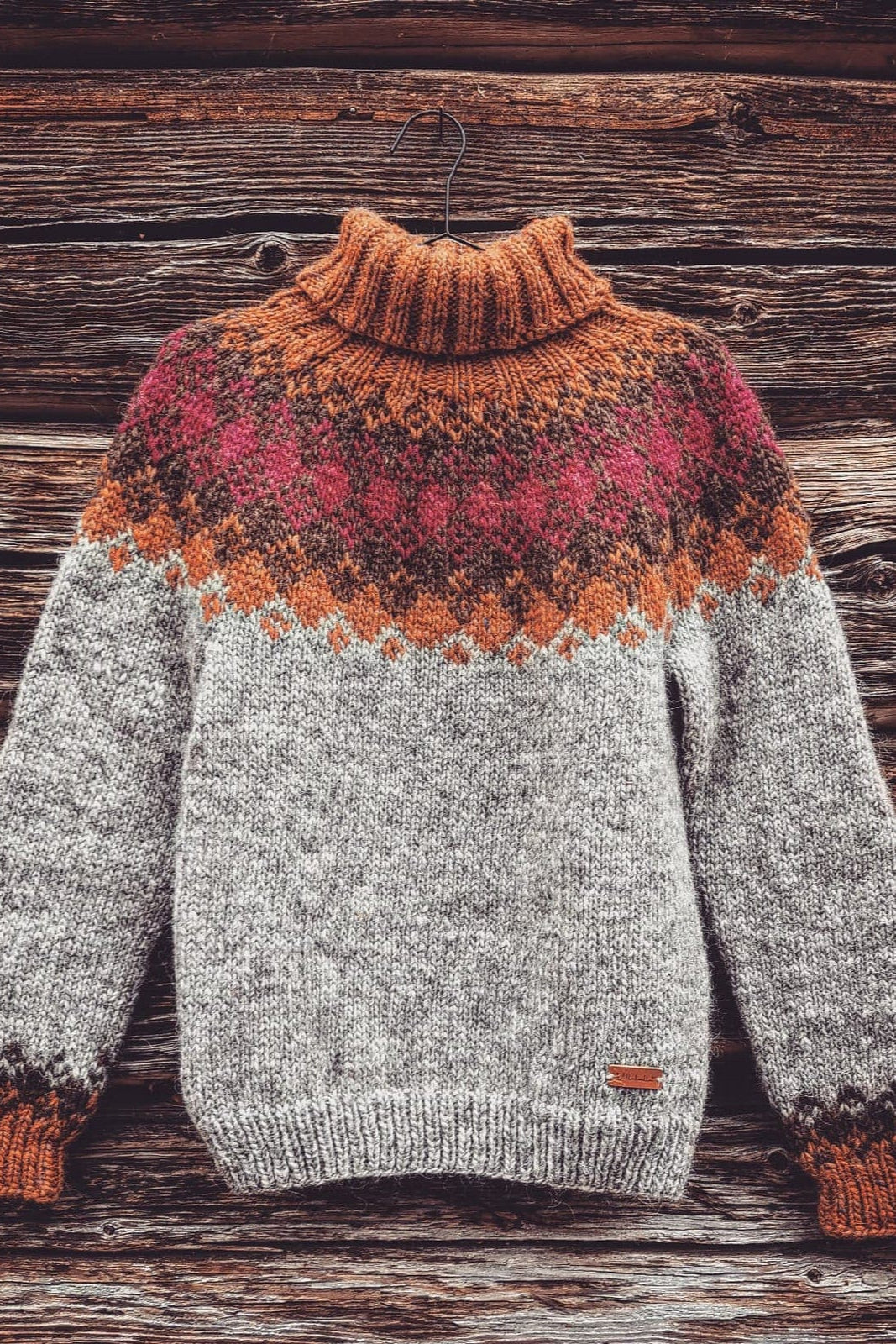 Light Grey Wool Sweater Kit - Finnish Snowflake Hiutaleneule Design