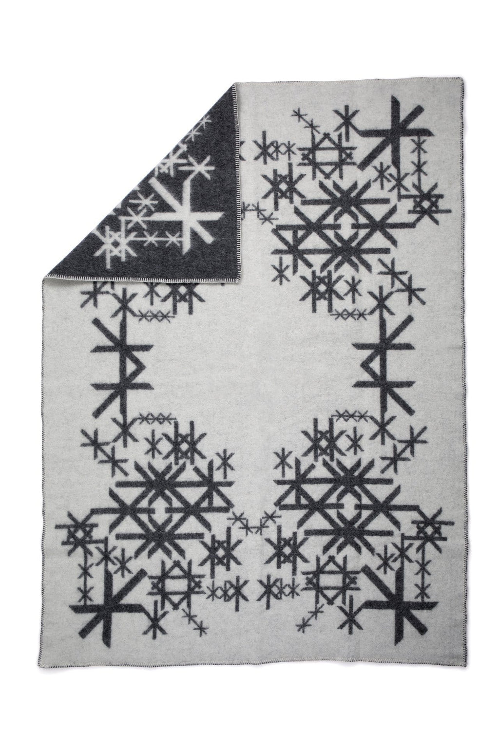 Nordic Strength wool blanket - Dark grey | The Icelandic Store
